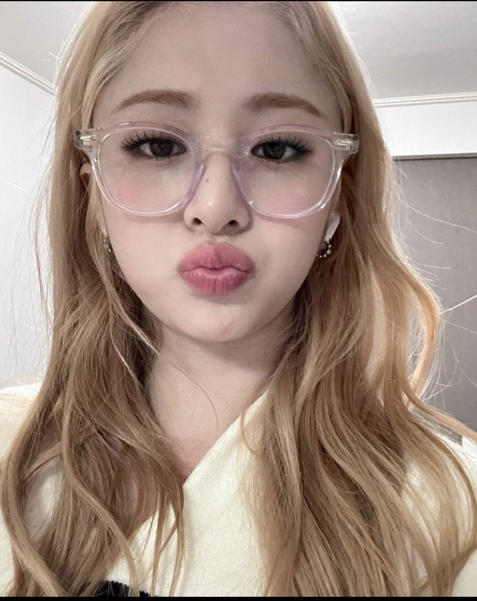 LE SSERAFIM GLOBAL on Twitter: "[IG-#HUHYUNJIN] 221210 LE SSERAFIM Yunjin Instagram update via ...