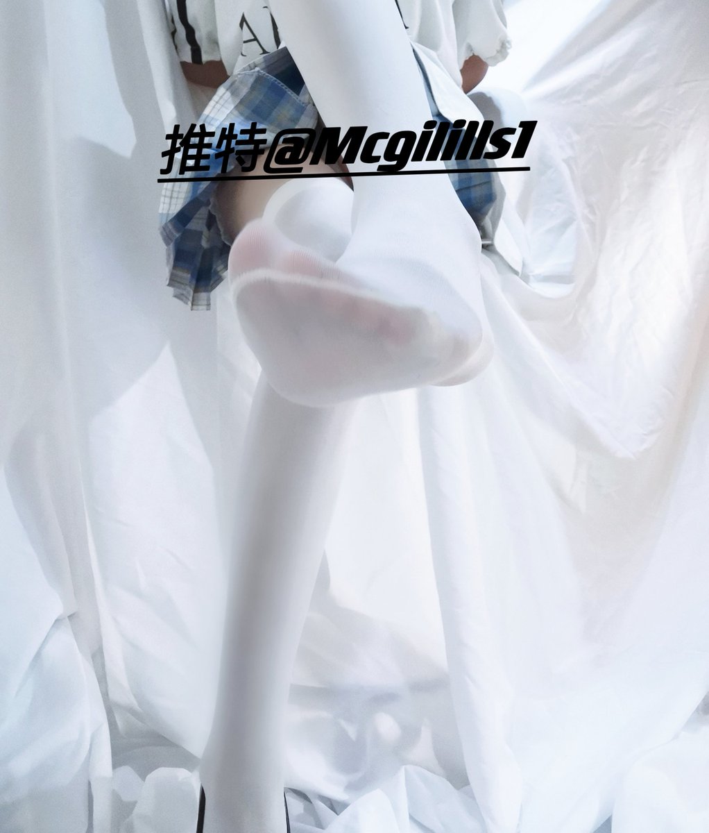 三叶 On Twitter 来吃我的脚脚~(指甲太长了不想剪,因为我是懒比
