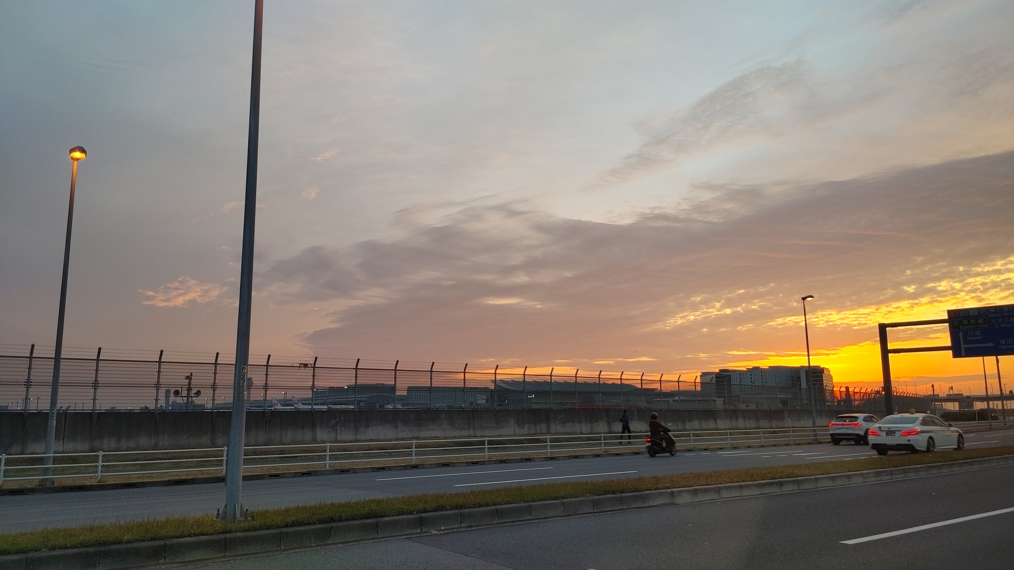 V-ZONE on Twitter: "おはようございます☀ 冬らしい空ですね！ https://t.co/vr8TPLKJvo" / Twitter