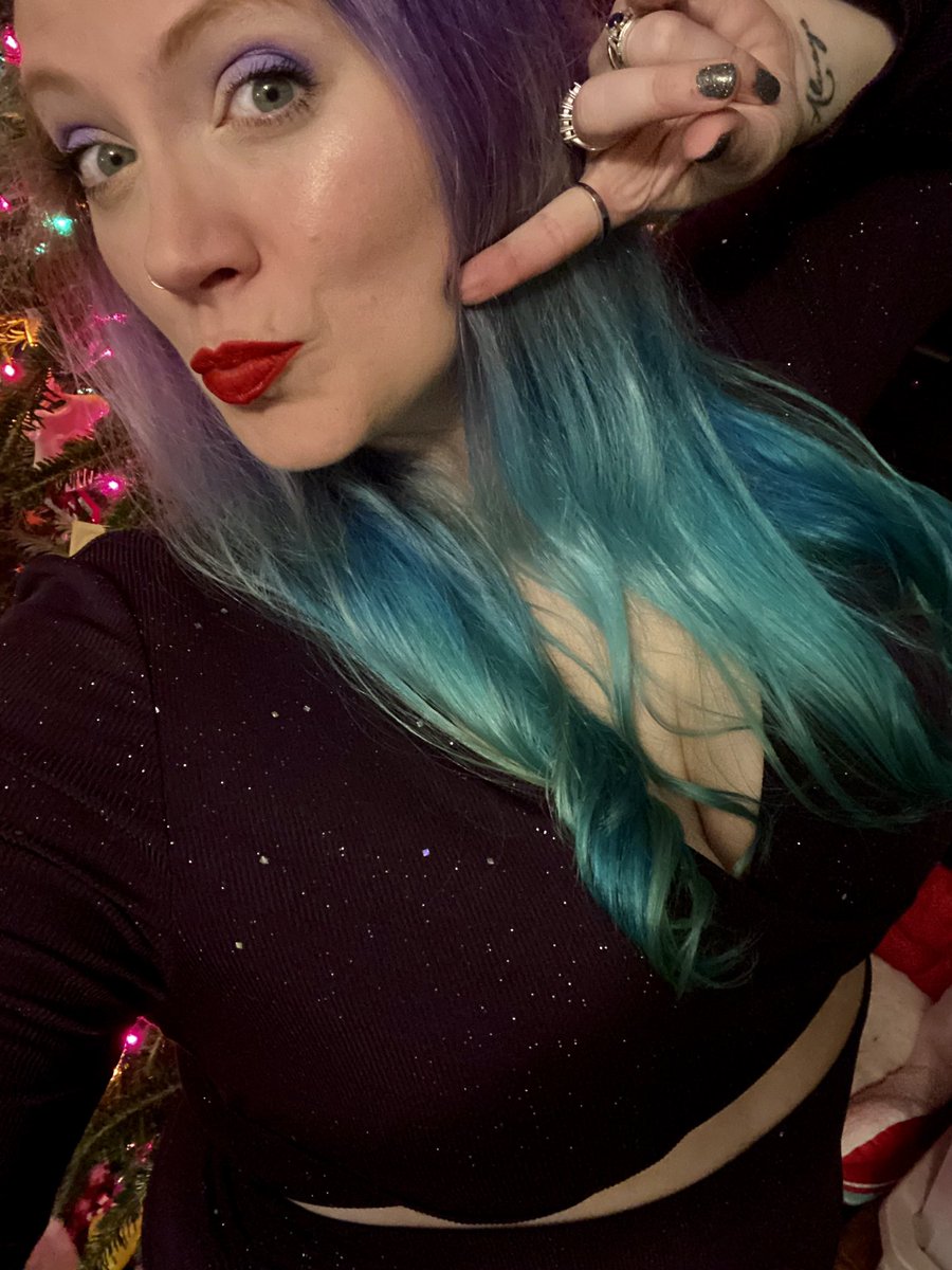 Emily Xmas Unicorn 🦄🎄 on Twitter: "All dressed up, nowhere I can go (thanks covid)"