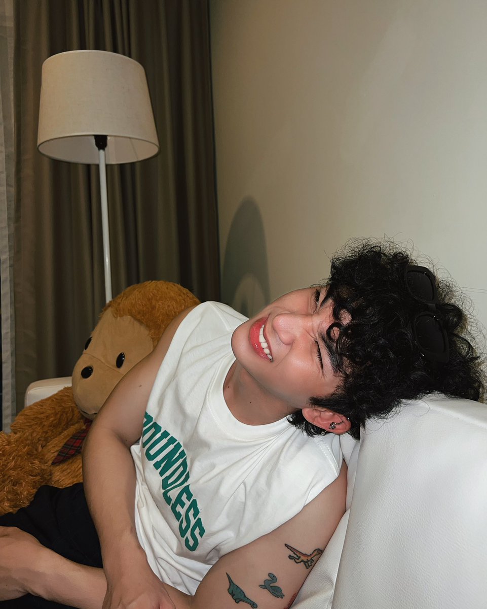 Khuna on Twitter: "คิดถึงเธออยู่🧑🏻‍🦱"