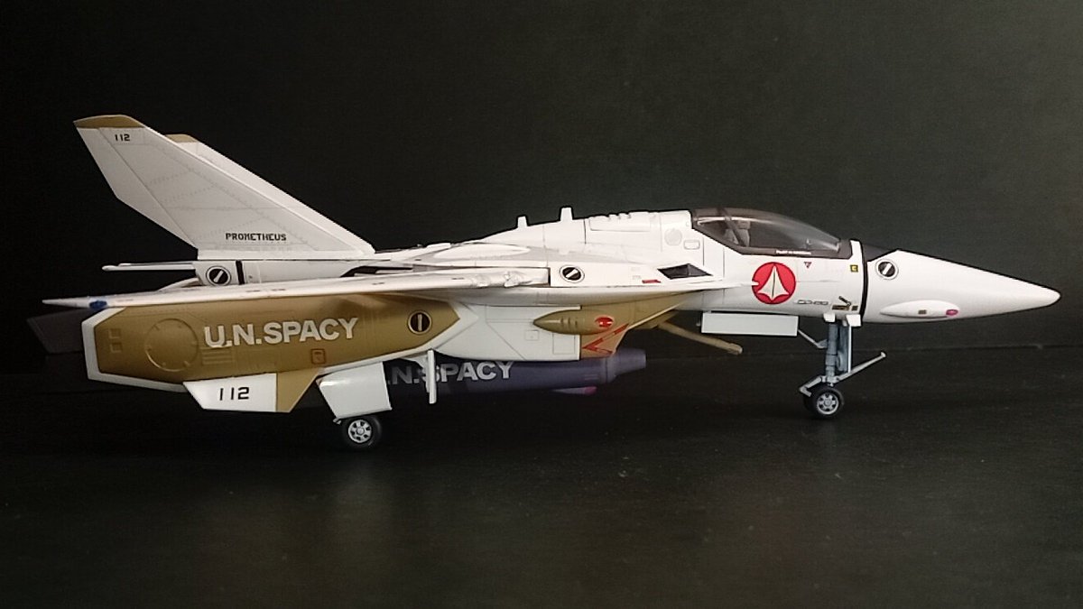 Tramokei@ひまわり@DMC on Twitter: "RT @fleer5922: #ハセガワ 1/72 VF-1A バルキリー 完成。ガウォーク余剰のデカールを利用しTV版 ...