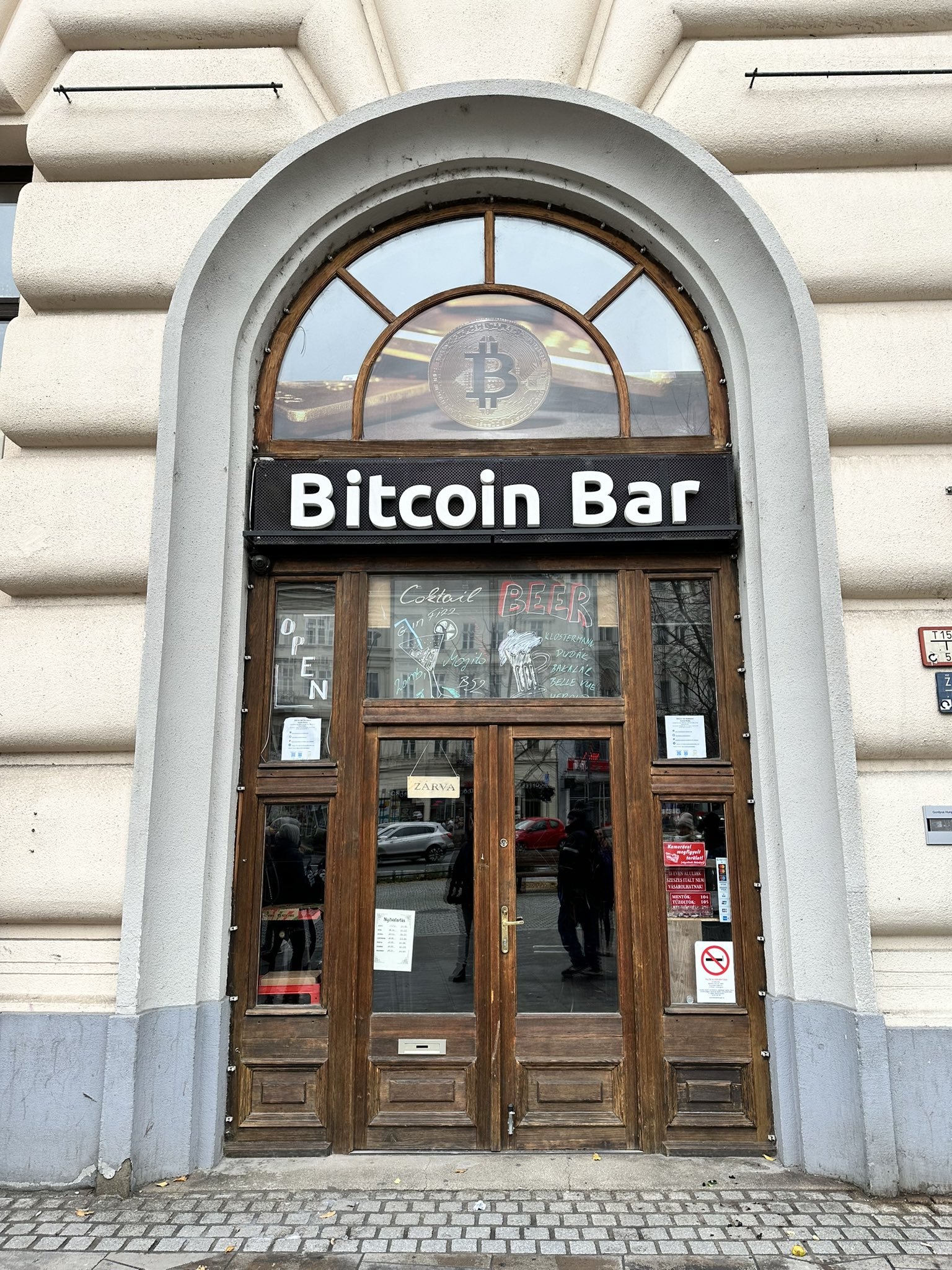 Sjuul | AltCryptoGems on Twitter: "At a #bitcoin bar in Budapest 👌 https://t.co/jUtbtqPZP8 ...