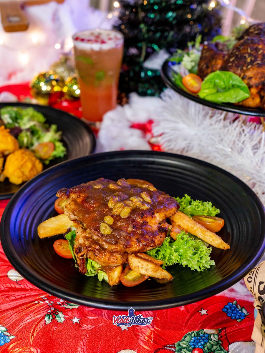 Visit Johor🏄🏻‍♂️ on Twitter: "SDS Bakery & Cafe didatangkan jugak dengan set Jolly December Set ...