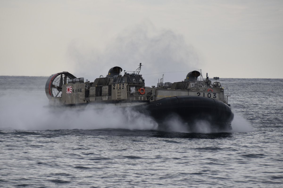 ゆっちー on Twitter: "沼津でのLCACによるビーチング訓練を見てきました。海面を突っ切って進む様子が迫力あって好きなんだよな🥰"