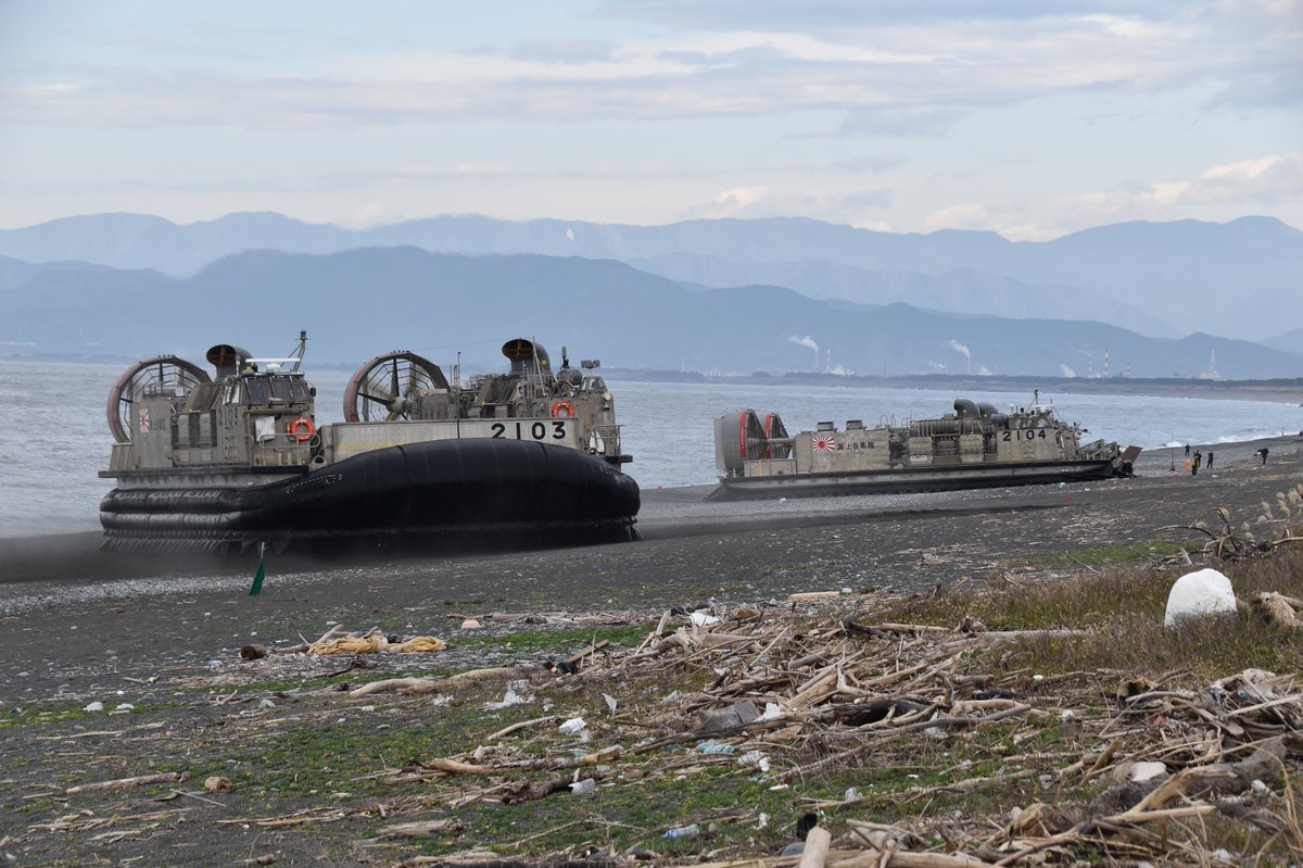 ゆっちー on Twitter: "沼津でのLCACによるビーチング訓練を見てきました。海面を突っ切って進む様子が迫力あって好きなんだよな🥰"