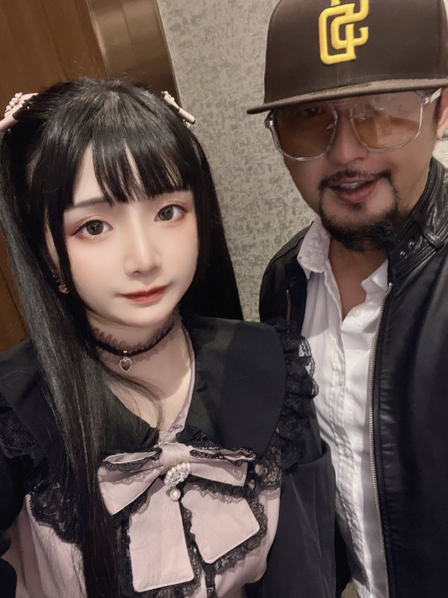 Ed Mosaic on Twitter: "RT @rakuraku166: 尾牙首遇Ed老師🐈‍⬛ @ed_mosaic"