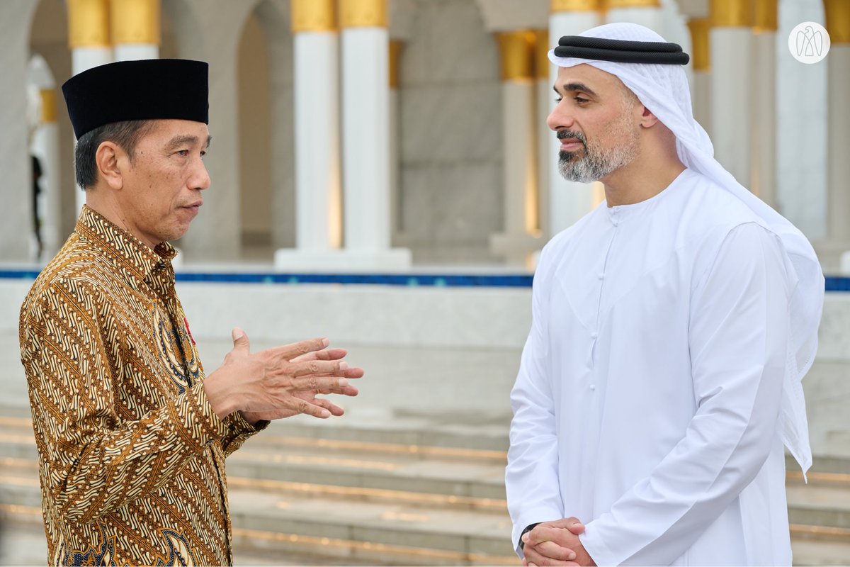 مكتب أبوظبي الإعلامي on Twitter: "During the visit, His Highness toured the mosque, which was ...