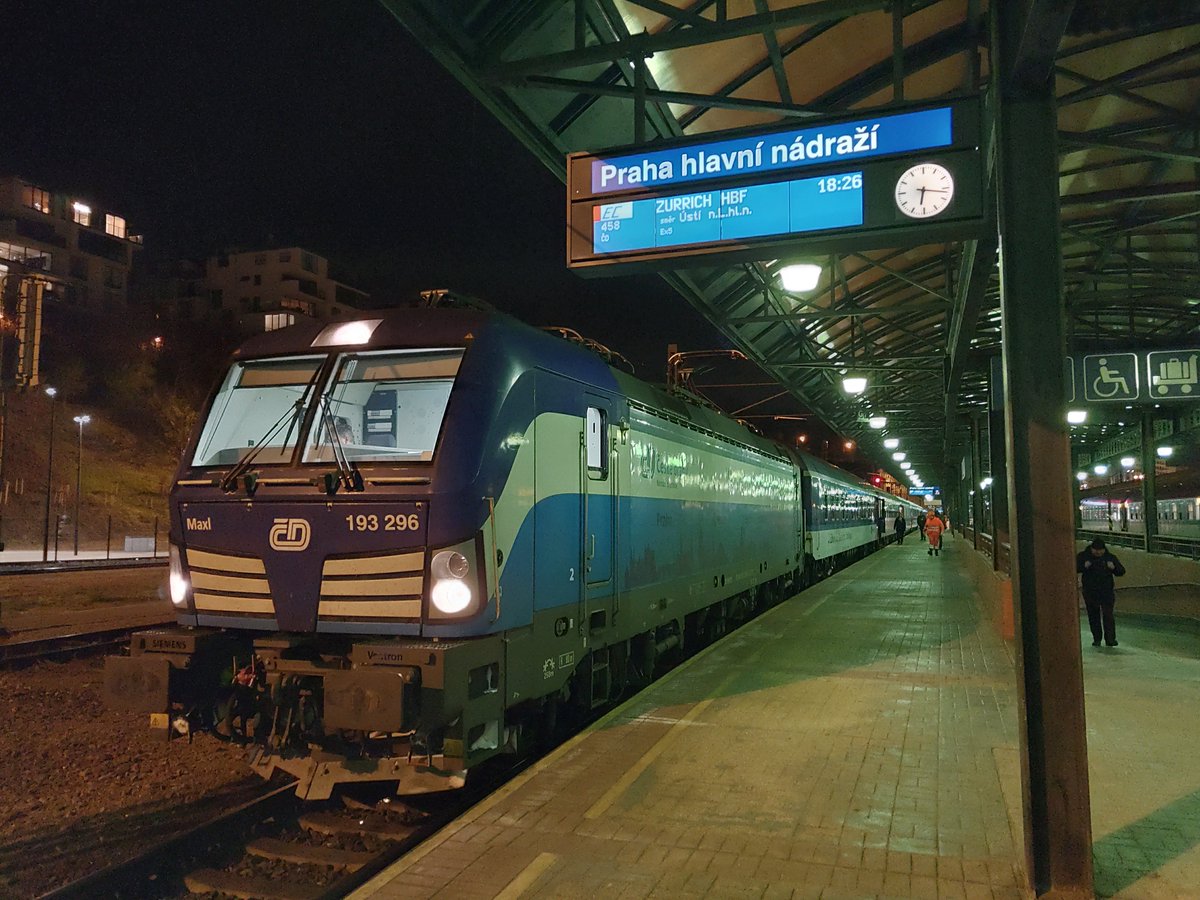 Elegantes Frankfurt Prag Zug Bilder