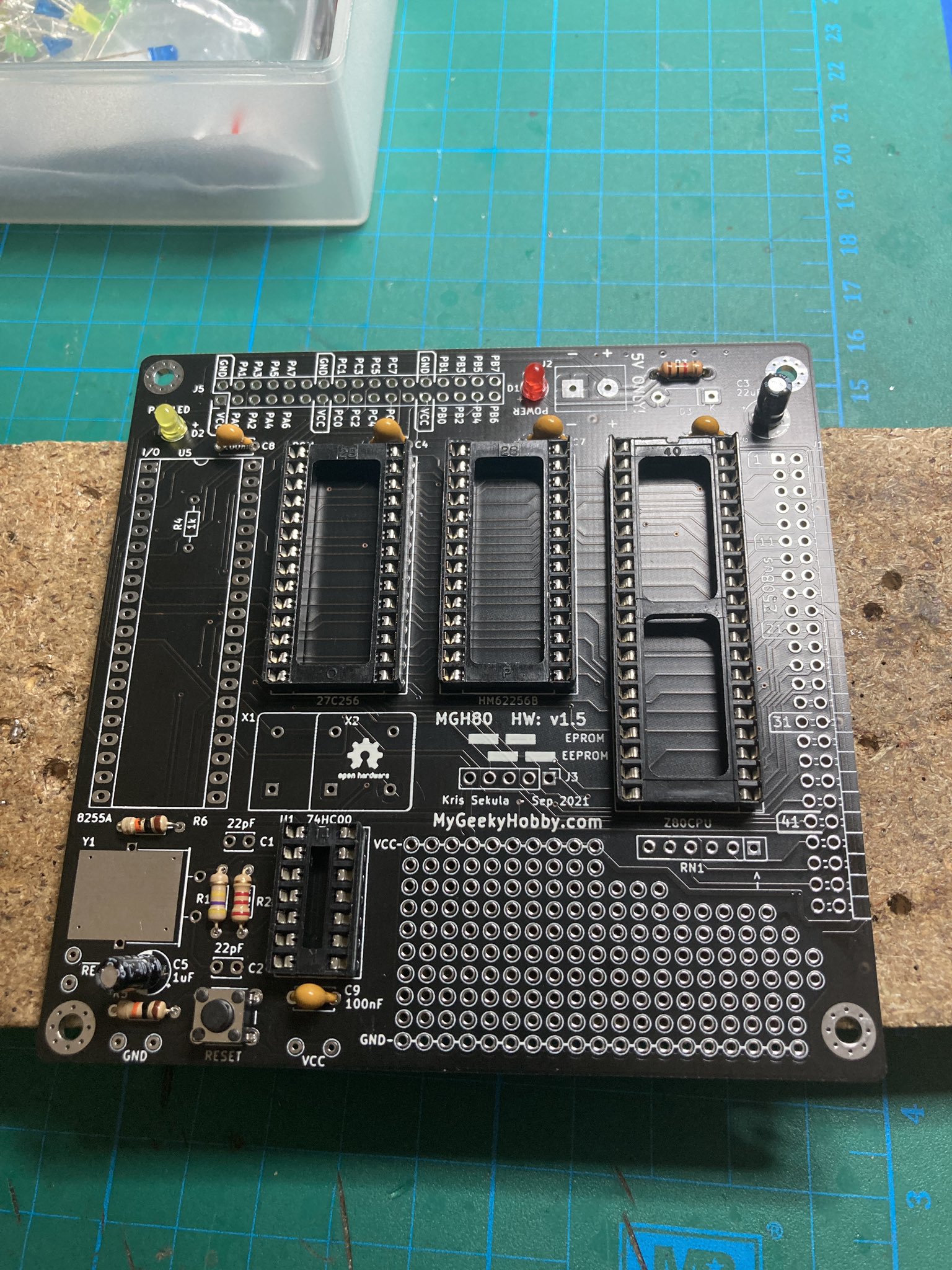 Andrés Ortiz on Twitter: "New toy :) minimal Z80 SBC with ROM and RAM at low and high halves of ...