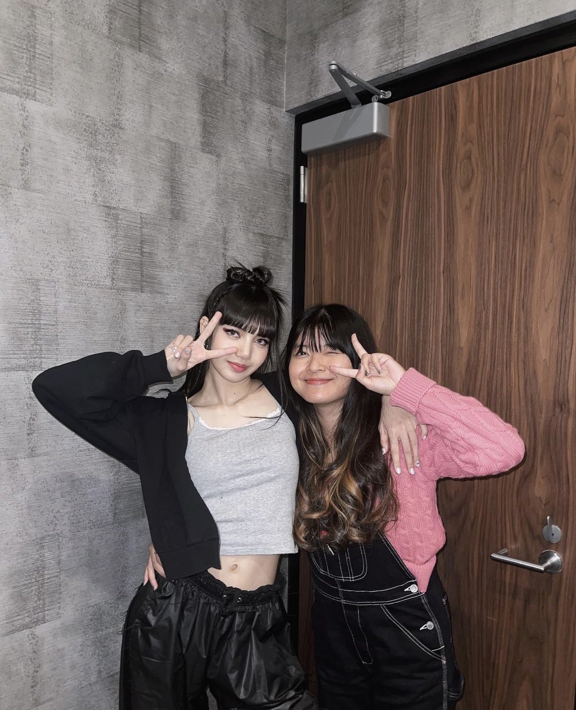 LISANATIONS on Twitter: "🤍💕 https://t.co/NfbhMSRoLi" / Twitter