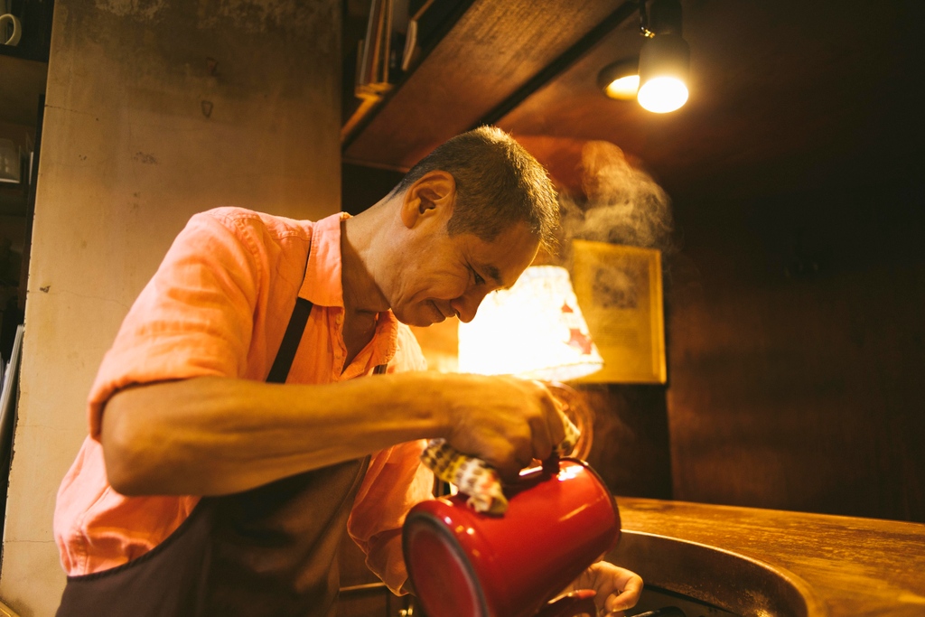 dancyu_mag on Twitter: "dancyu1月号「いま、東京で行きたいのはこんな店です。」は絶賛発売中！ 銀座「カフェ・ド・ランブル」。清らかな一杯を追究する店主・林不二彦 ...