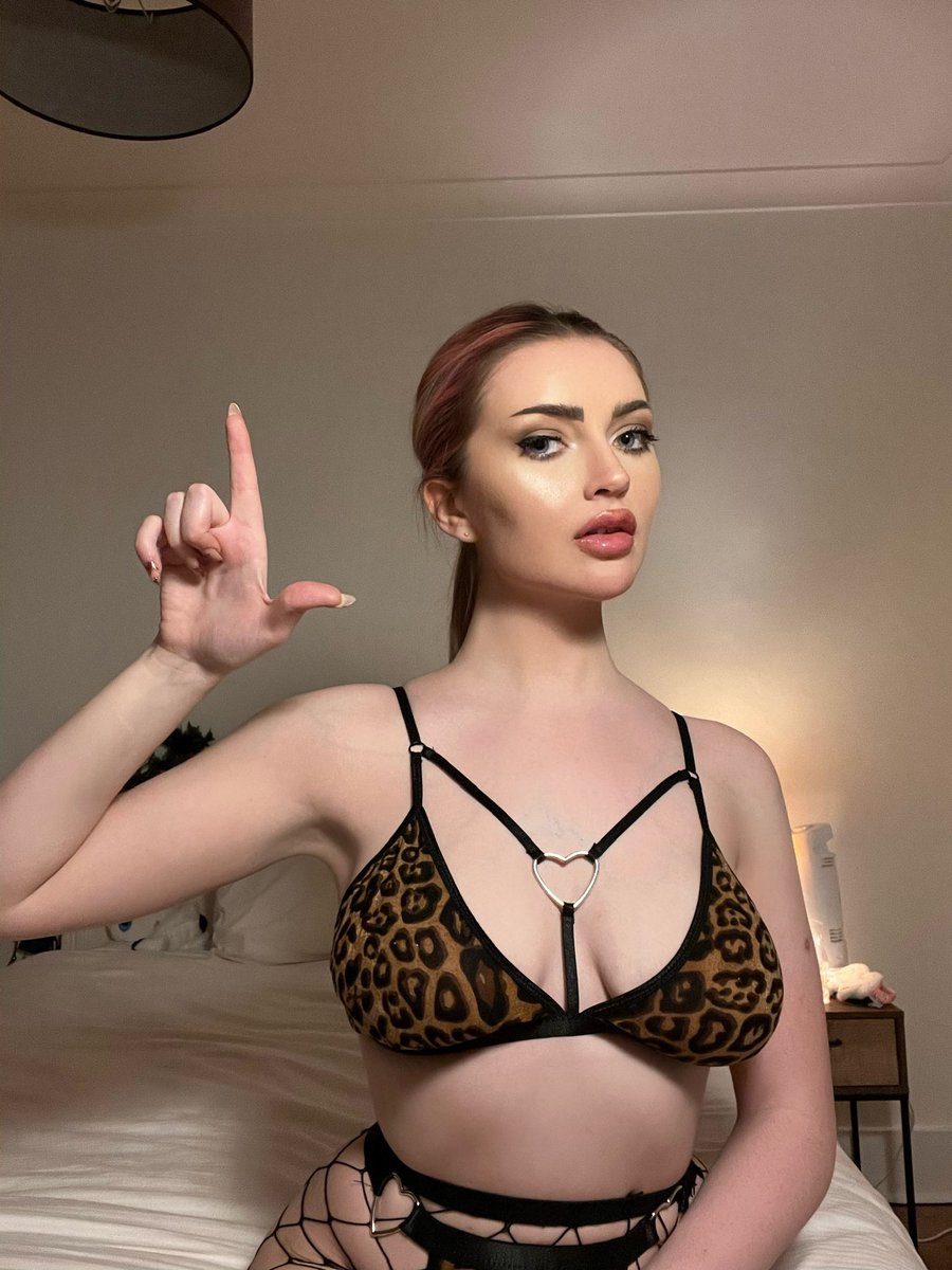 𝐺𝑜𝑑𝑑𝑒𝑠𝑠 𝐶𝑖𝑎𝑟𝑎 On Twitter Having Every Inch Of My Perfection Consume Your Weak Mind Is Natural