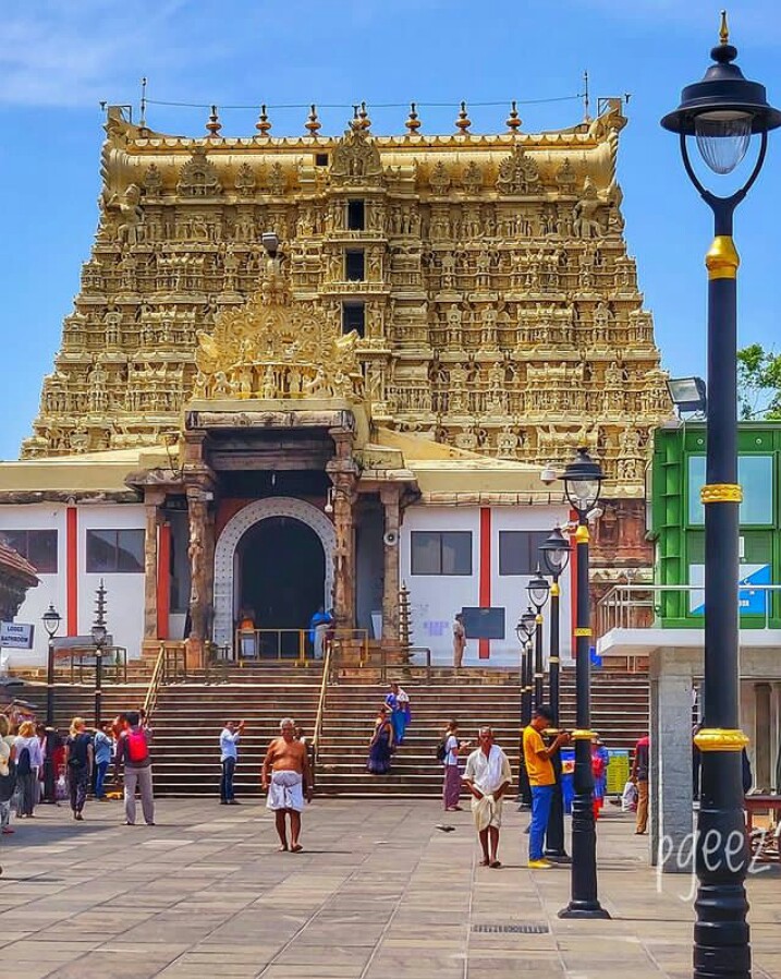 10 Extremely Beautiful Hindu Mandir of Kerala 1. Sree Padmanabhaswamy ...
