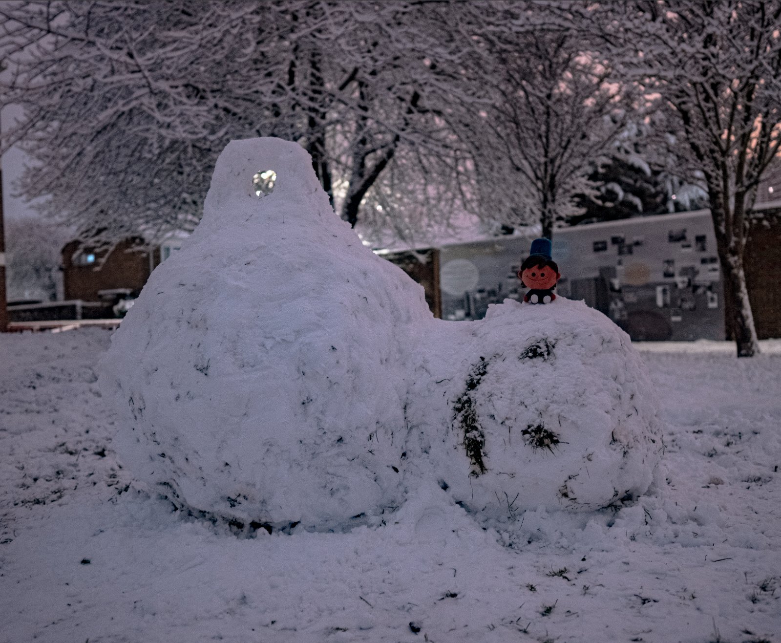 T9 on Twitter: "someone decapitated my snowman :( https://t.co/9PWwUJwiyE" / Twitter