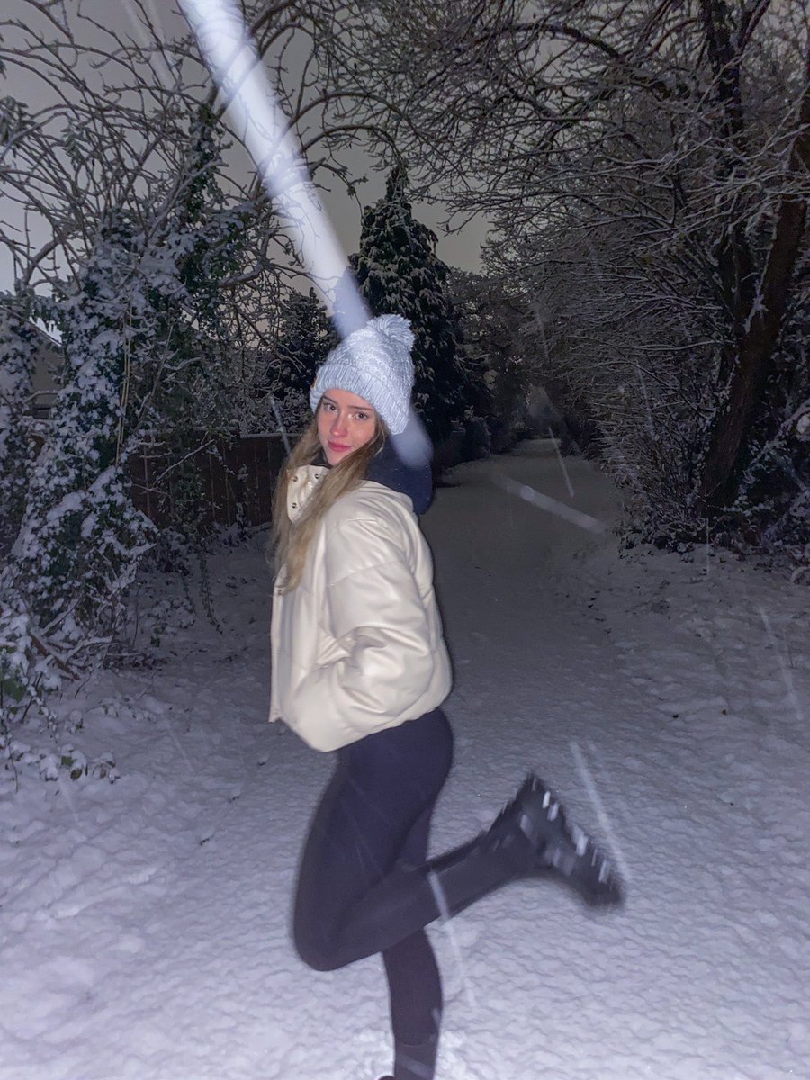 Mira004 on Twitter: "I made some snow BALLS"