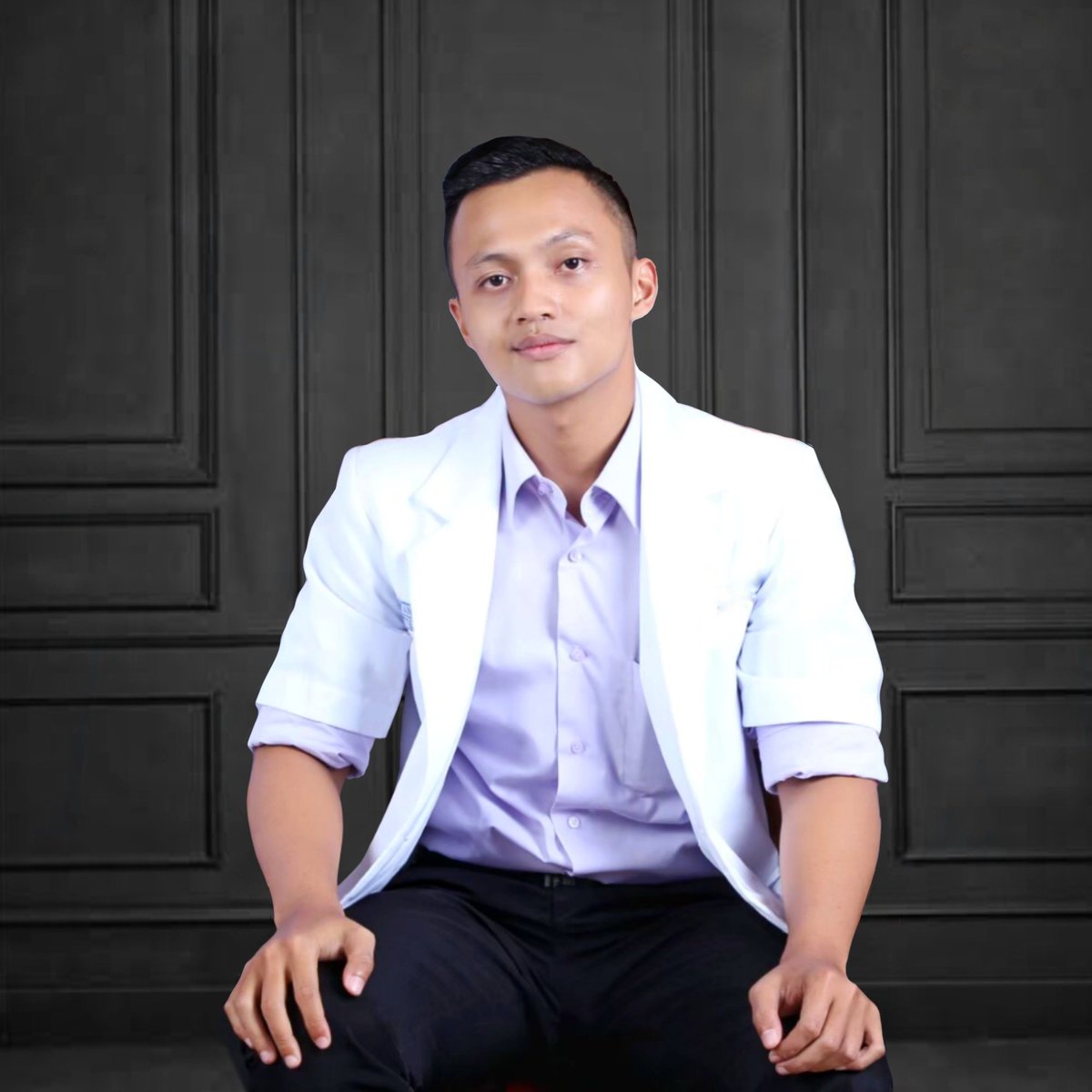 helmi on Twitter: "APOLOGIZE FOR CATFISHING YOU GUYS.... TERAKHIR FOTO SERIUS PAKE JAS DOKTER ...