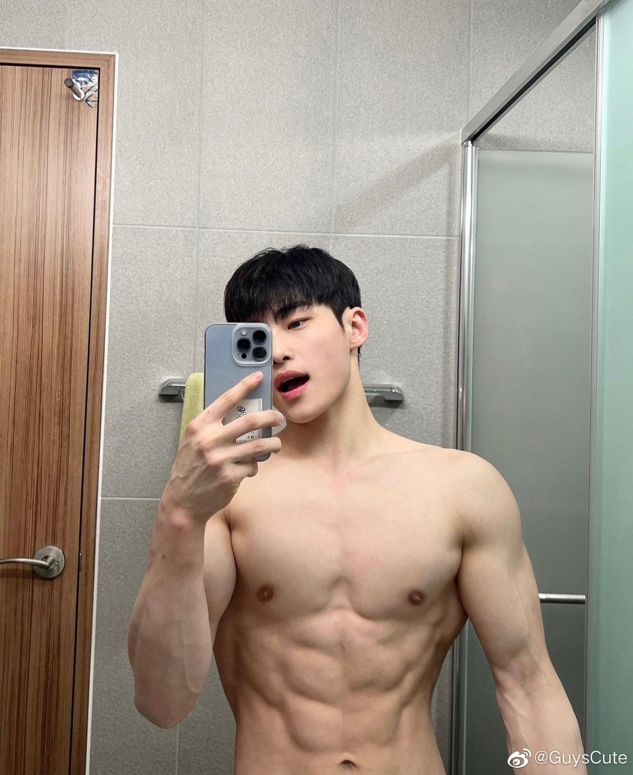 Korean Guys With Abs