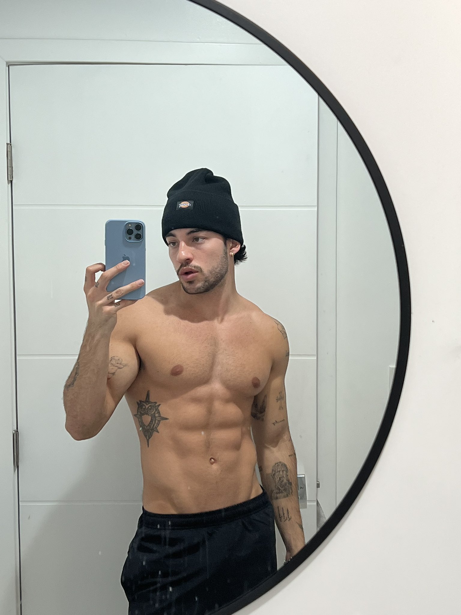 Luis Capecchi on Twitter: "merry christmas !! here’s my gift to y’all it’s free🖤 https://t.co ...