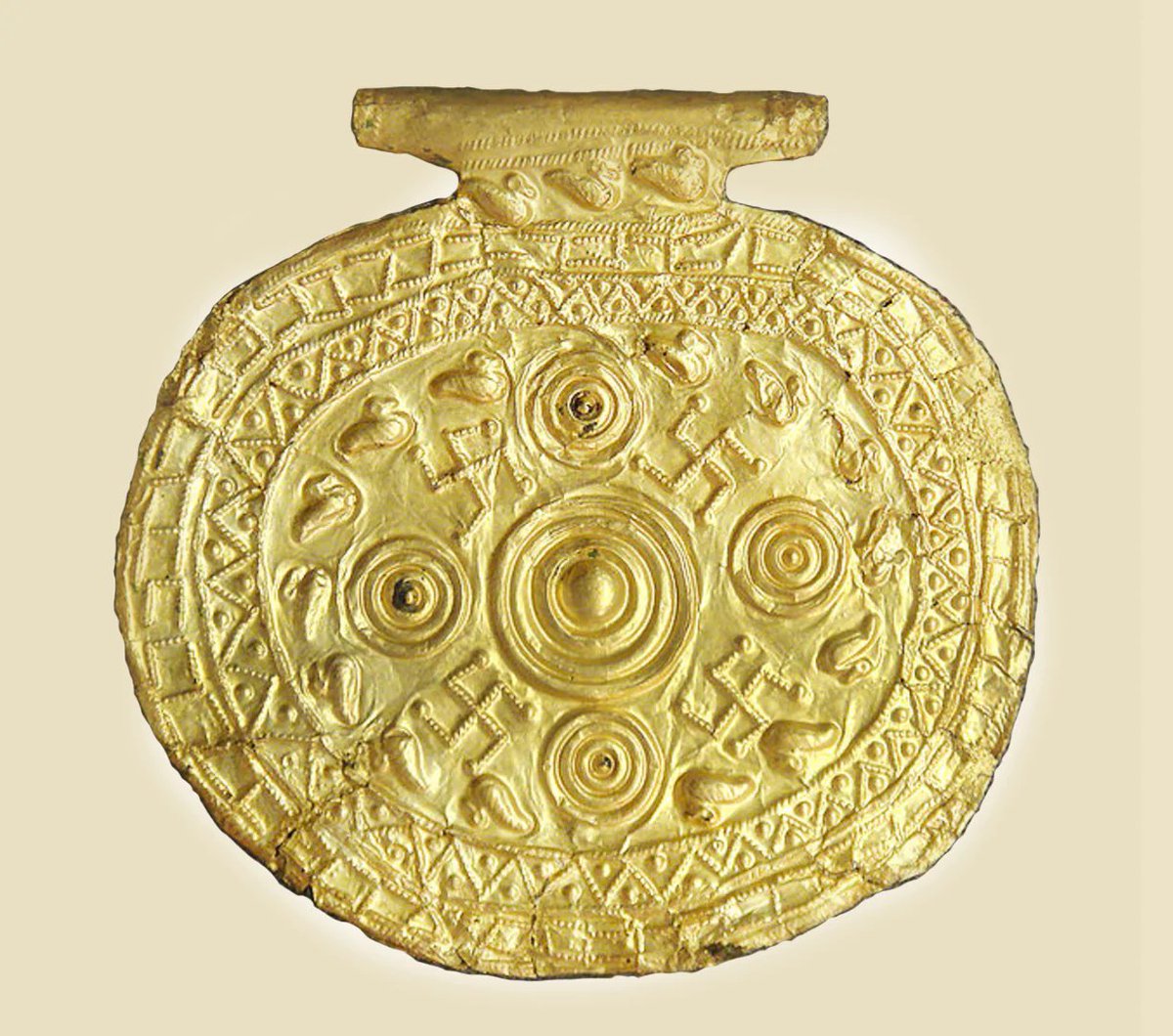 [🧵: SWASTIKA VS. HAKENKREUZ] 1/32 Before the Romans, there were ...