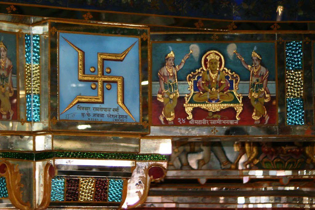 [🧵: SWASTIKA VS. HAKENKREUZ] 1/32 Before the Romans, there were ...