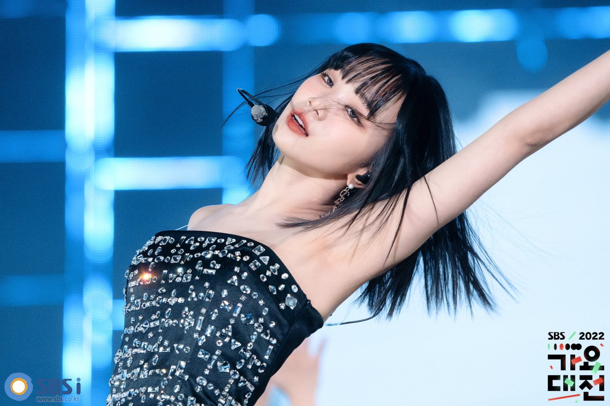 CHAEWON CENTRAL on Twitter: "📸 [PHOTO] 221225 2022 SBS PD NOTE LE SSERAFIM BEHIND PHOTO (1/2 ...