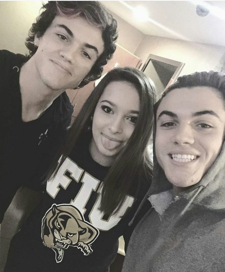 Dolan Twins Throwbacks On Twitter The Twins With Fans 6 Years Ago