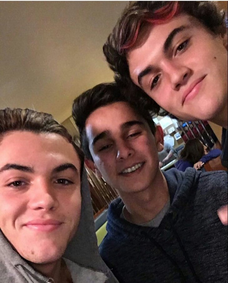 Dolan Twins Throwbacks On Twitter The Twins With Fans 6 Years Ago
