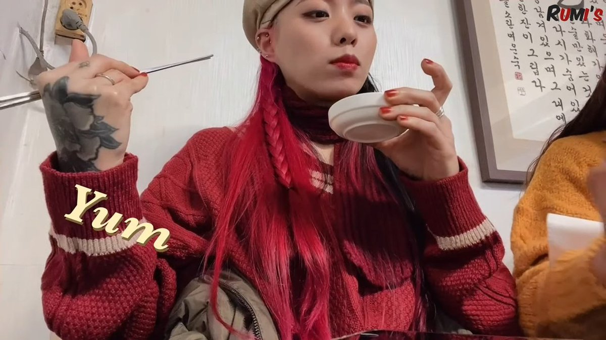 Arem in a cap.png on Twitter: "221225 New RUMI Vlog!!! "Daegu Dongseong-ro Tour 2! Big spider ...