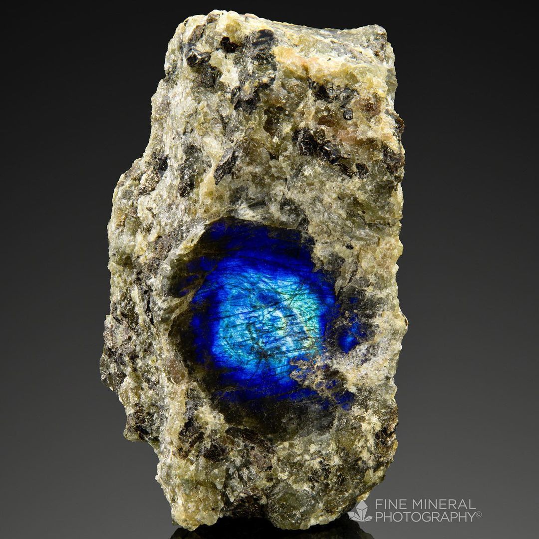 Geology Tweets on Twitter: "A piece of anorthosite with iridescent anorthite (var. labradorite ...