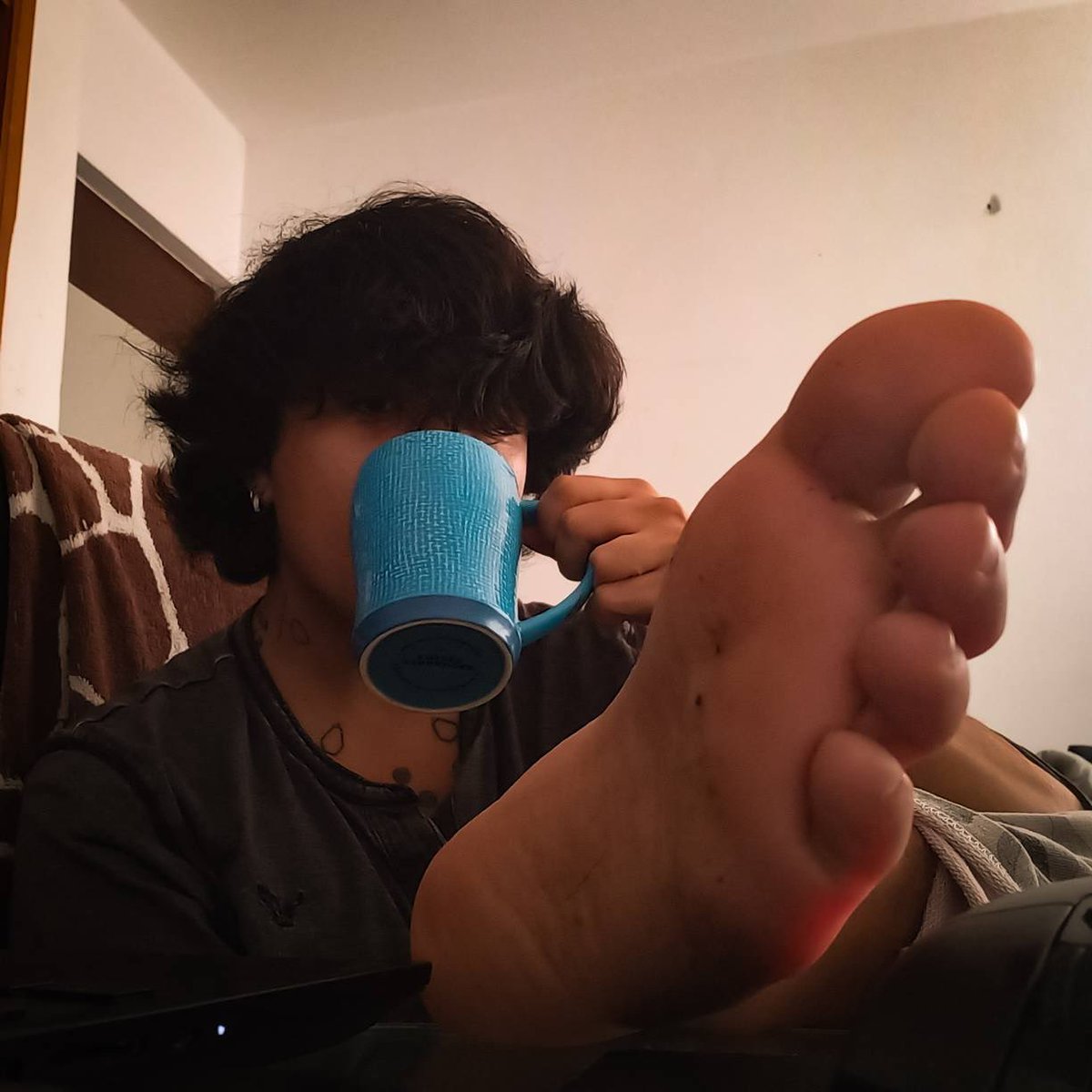 Honkers Boi on Twitter: "Real question. Why r u into guys feet? 👀 what is it about it? (Old pic ...