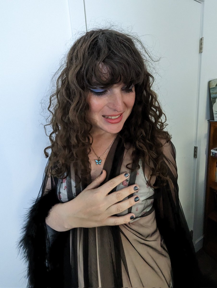 Mia Moore On Twitter Wouldnt You Like To Unwrap Me