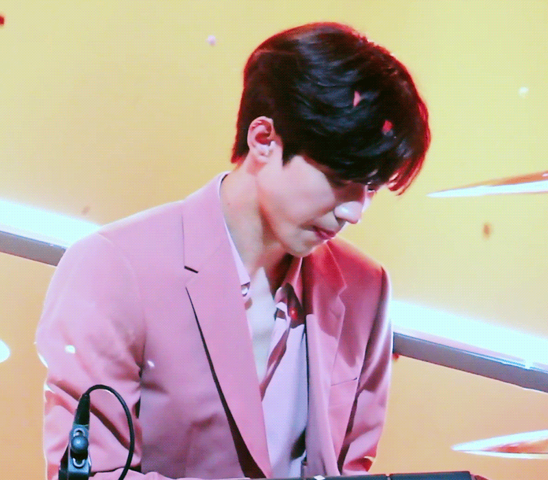 인스티즈(instiz) on Twitter: "도입부 가사가 미친듯이 좋은 아이돌 https://instiz.net/pt/7293947"