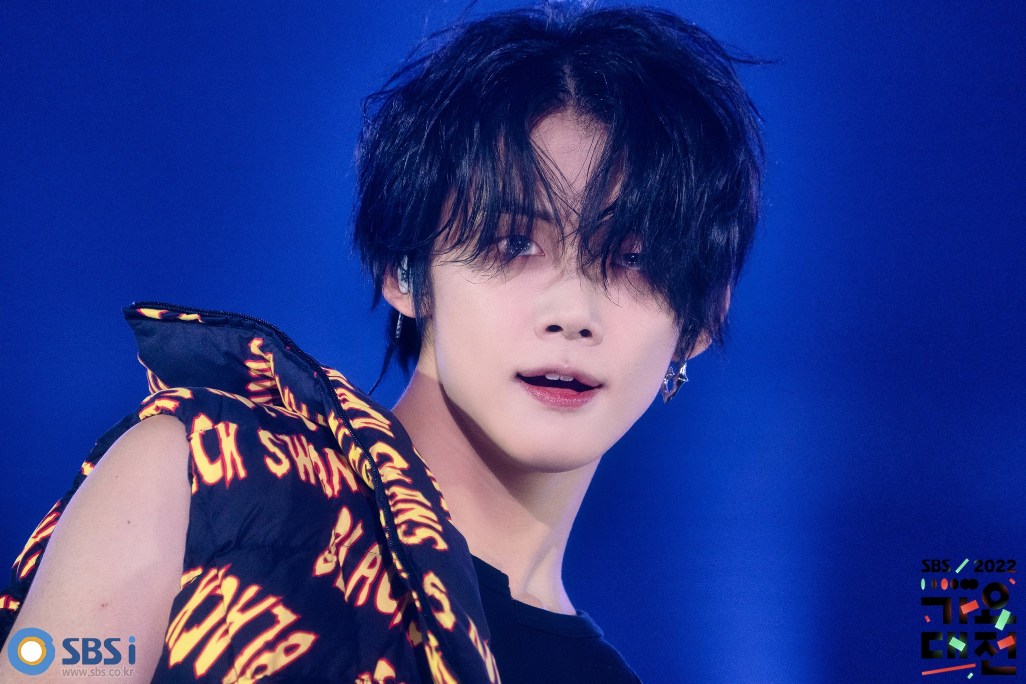 SBS 인기가요 (SBS Inkigayo) on Twitter: "📍2022 SBS 가요대전🎄 K-POP 챌린지 메들리🕺 투모로우바이투게더(TXT) 연준 비하인드 포토📸 ...