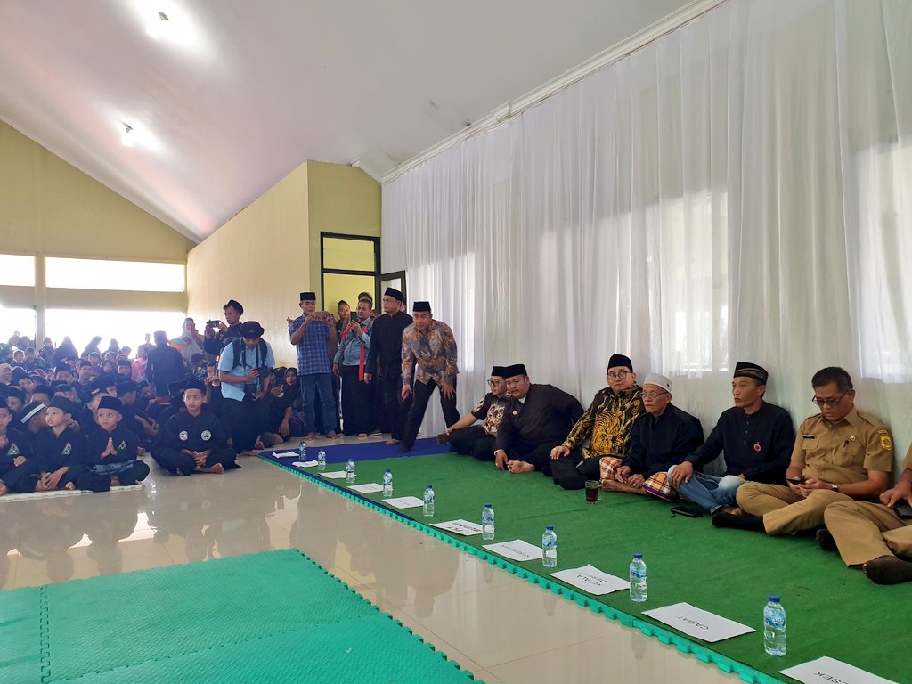Siang ini, sbg Ketua Pembina Pusat Penca Silat Aliran Cimande (PPSAC ...