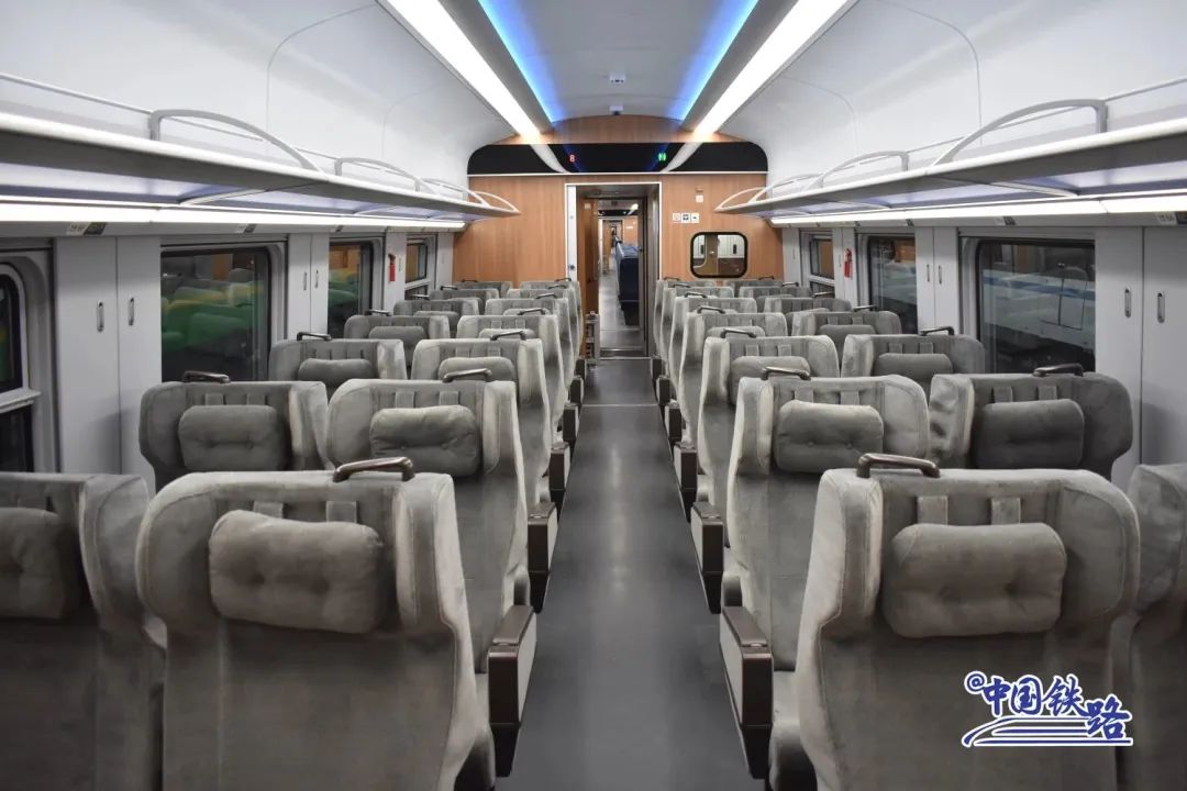 CRRC Corporation Ltd. on Twitter: "The new #Fuxing EMU train🚅🚅🚅, CR200J, made its debut on Dec ...