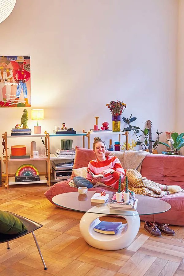 GINZA on Twitter: "ベルリンに住むサラの部屋を拝見🏠家具はストーリーを感じるかどうかとクォリティの高さが選択基準。 https://buff.ly/3NyV2pW"