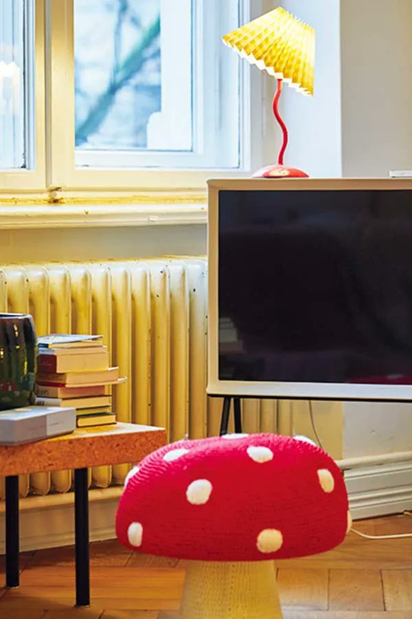 GINZA on Twitter: "ベルリンに住むサラの部屋を拝見🏠家具はストーリーを感じるかどうかとクォリティの高さが選択基準。 https://buff.ly/3NyV2pW"