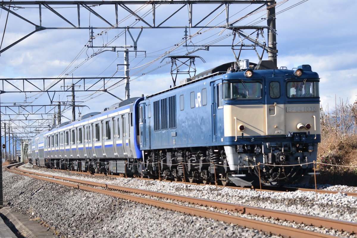 高崎秩父ライン on Twitter: "#撮影報告 22/12/15«13:00» 配9728レ 新津配給 EF64-1030＋E235系F-22編成 @高崎線 新町～神保原"