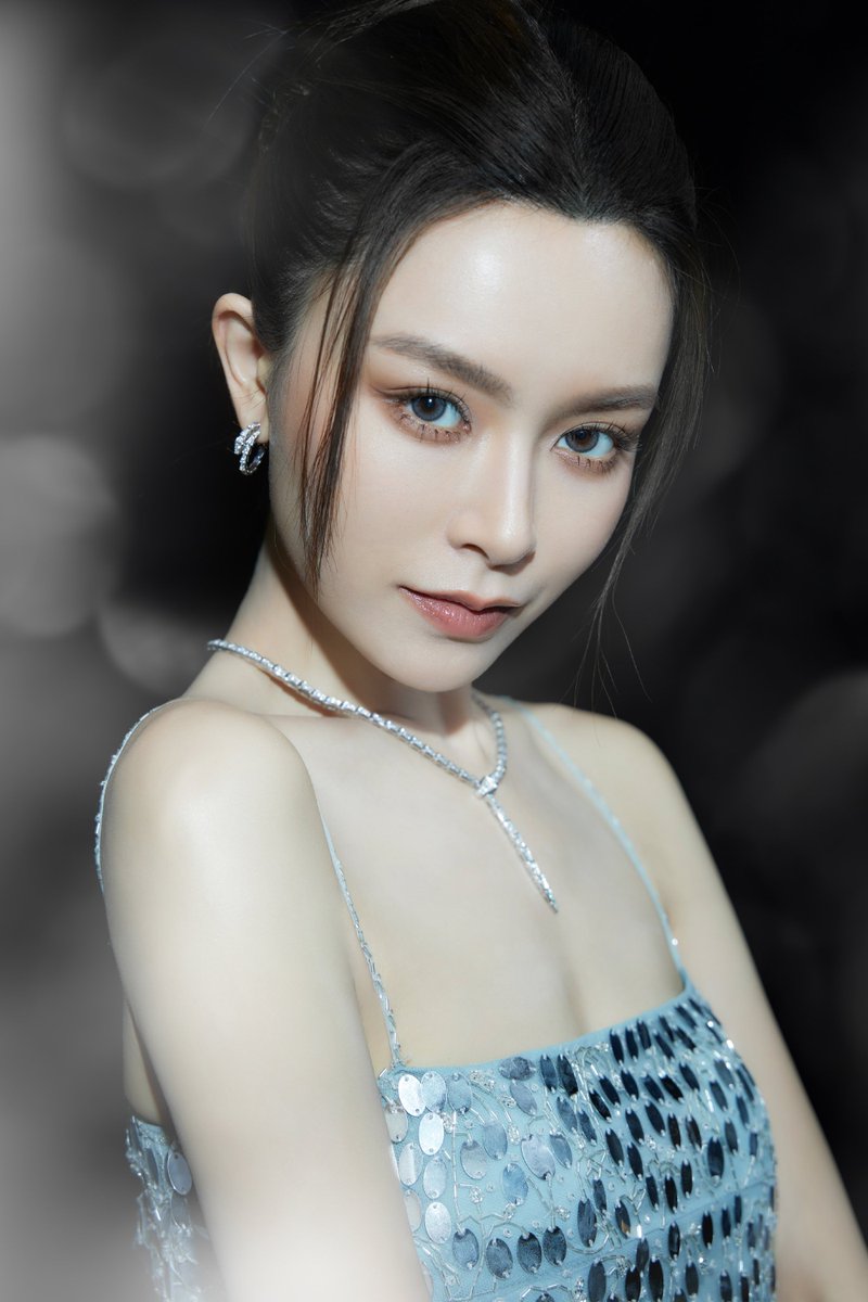 因为 On Twitter 这颜值,这眼神谁顶得住哦!射了射了