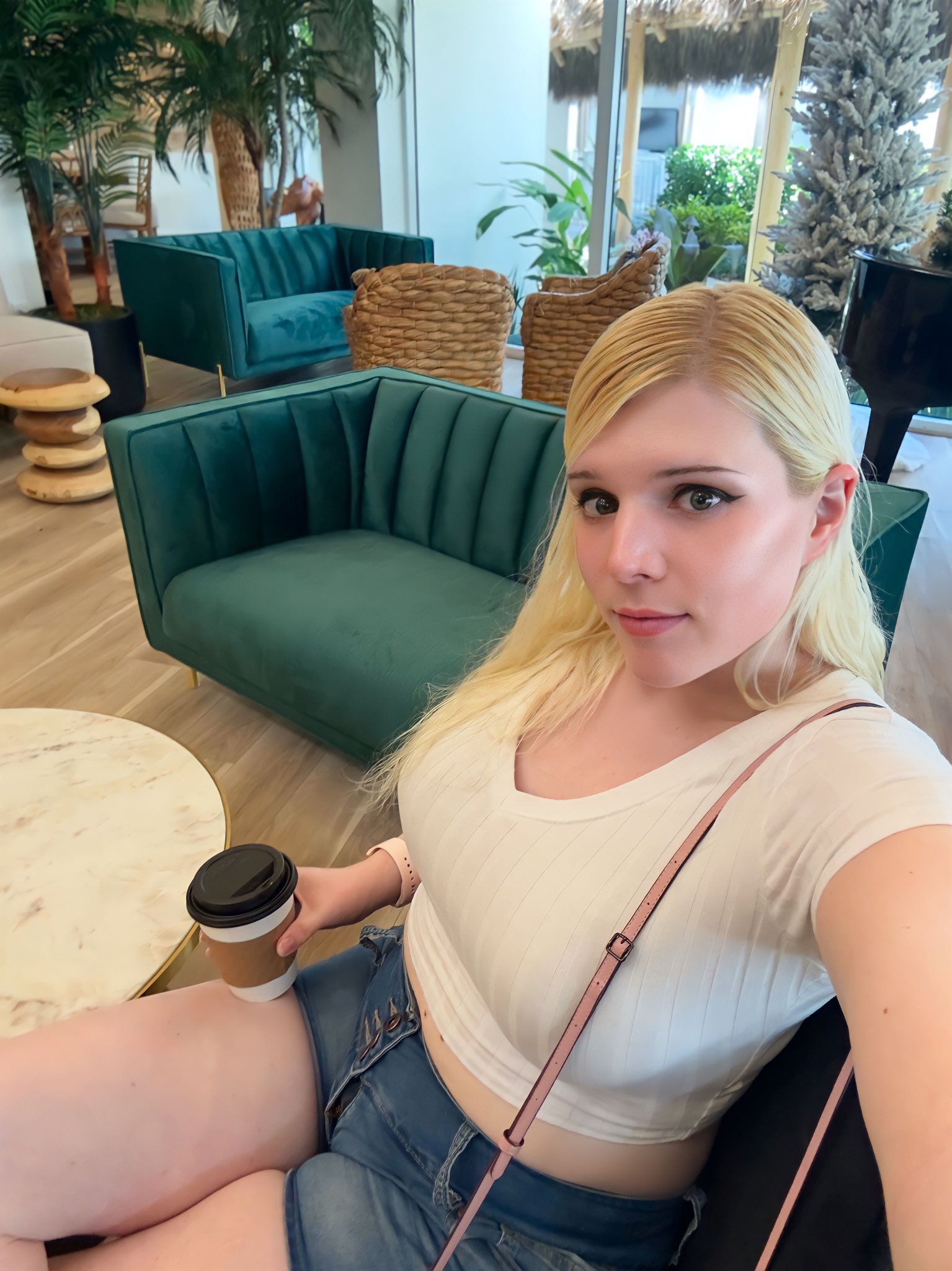 🏳️‍⚧️ Amanda Rae 🏳️‍⚧️ on Twitter: "Would you get coffee with a trans girl like me? 😋 https://t ...