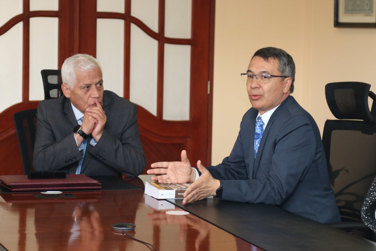 UPTC on Twitter: "#Hoy Rector Óscar Ramírez impone escudo de la #UPTC a ...