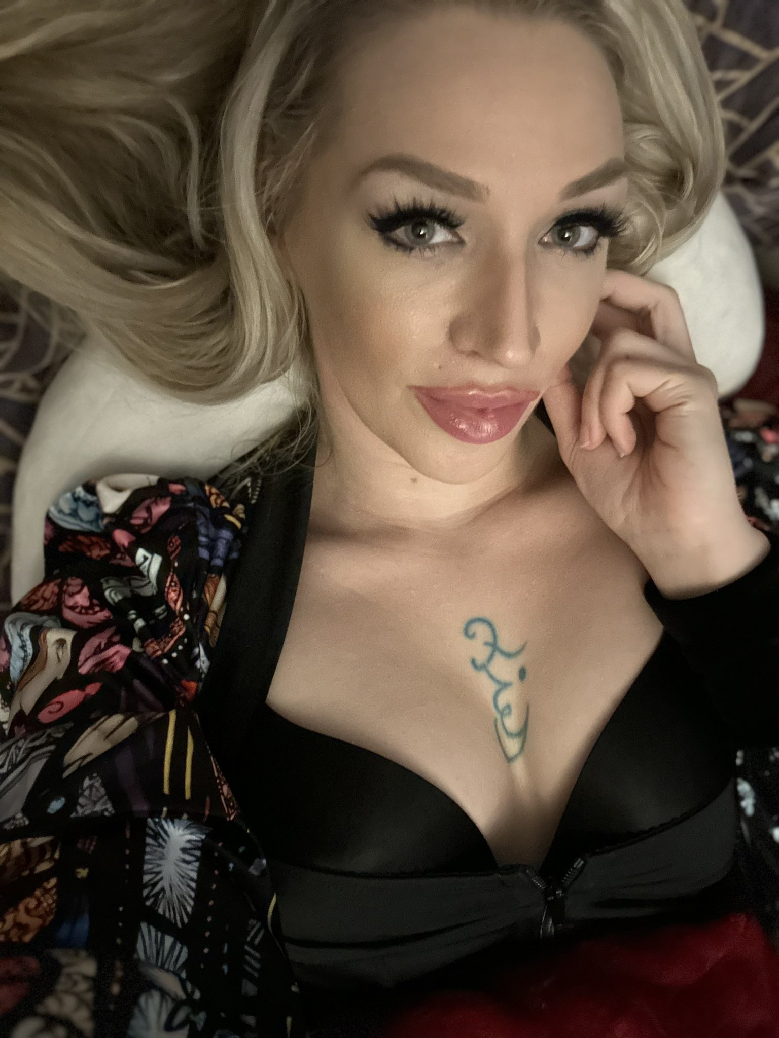 Seattle Dominatrix Ruby Enraylls on Twitter: "Warming up before I toast your buns. 🥰 https://t ...