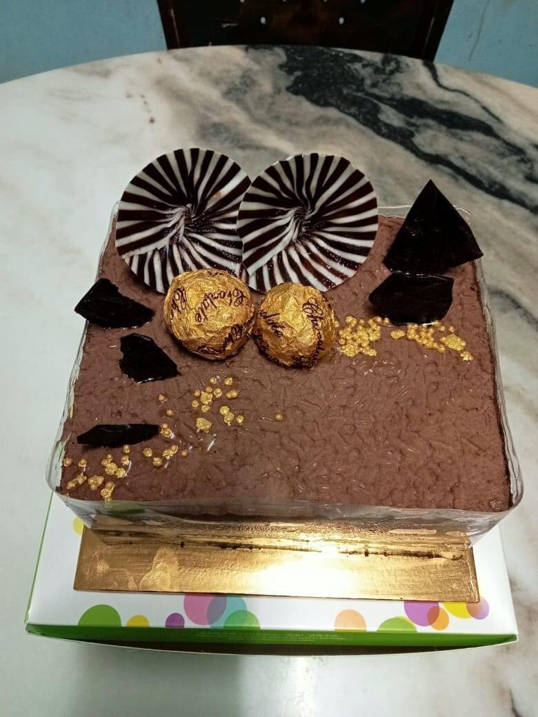 Miaw on Twitter: "Sedihnya baca! Dah la chocolate indulgence tu besar puas makan ramai² ramai ...