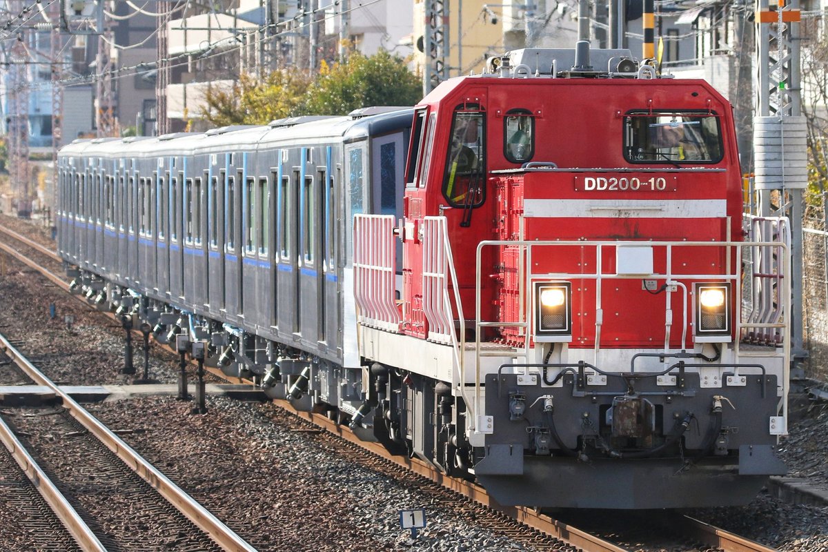 新神戸ライン on Twitter: "甲種輸送 DD200-10＋横浜市営地下鉄ブルーライン4000形4651F 6B"