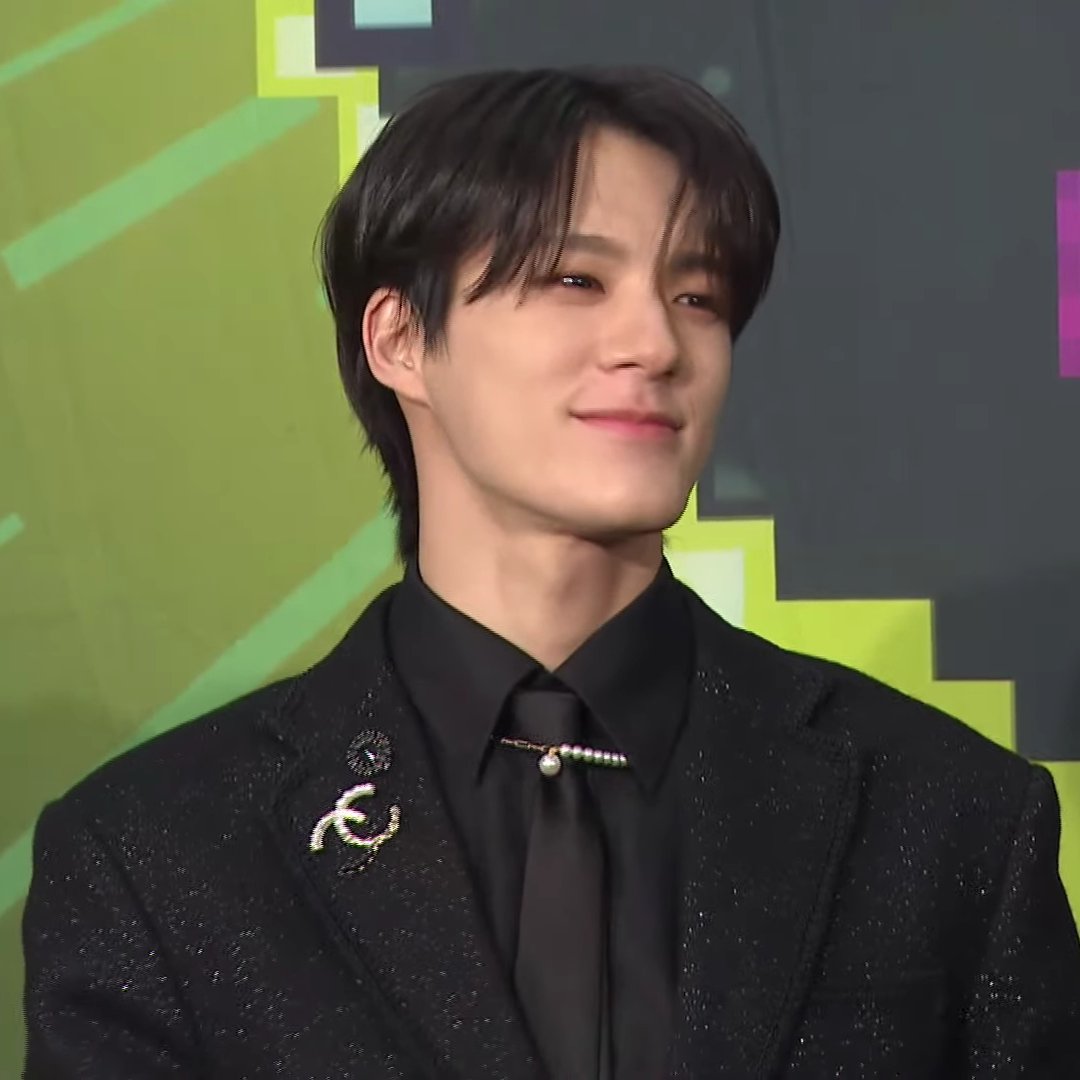 jeno pics 👑 on Twitter: "jeno's prince-like visuals at kbs gayo red carpet! https://t.co ...