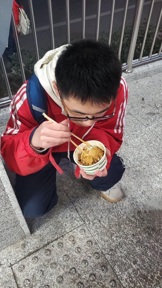 昏厥牛乳 On Twitter Rt Pndlzzls 寸头 男高中生 偷吃 街头暴露