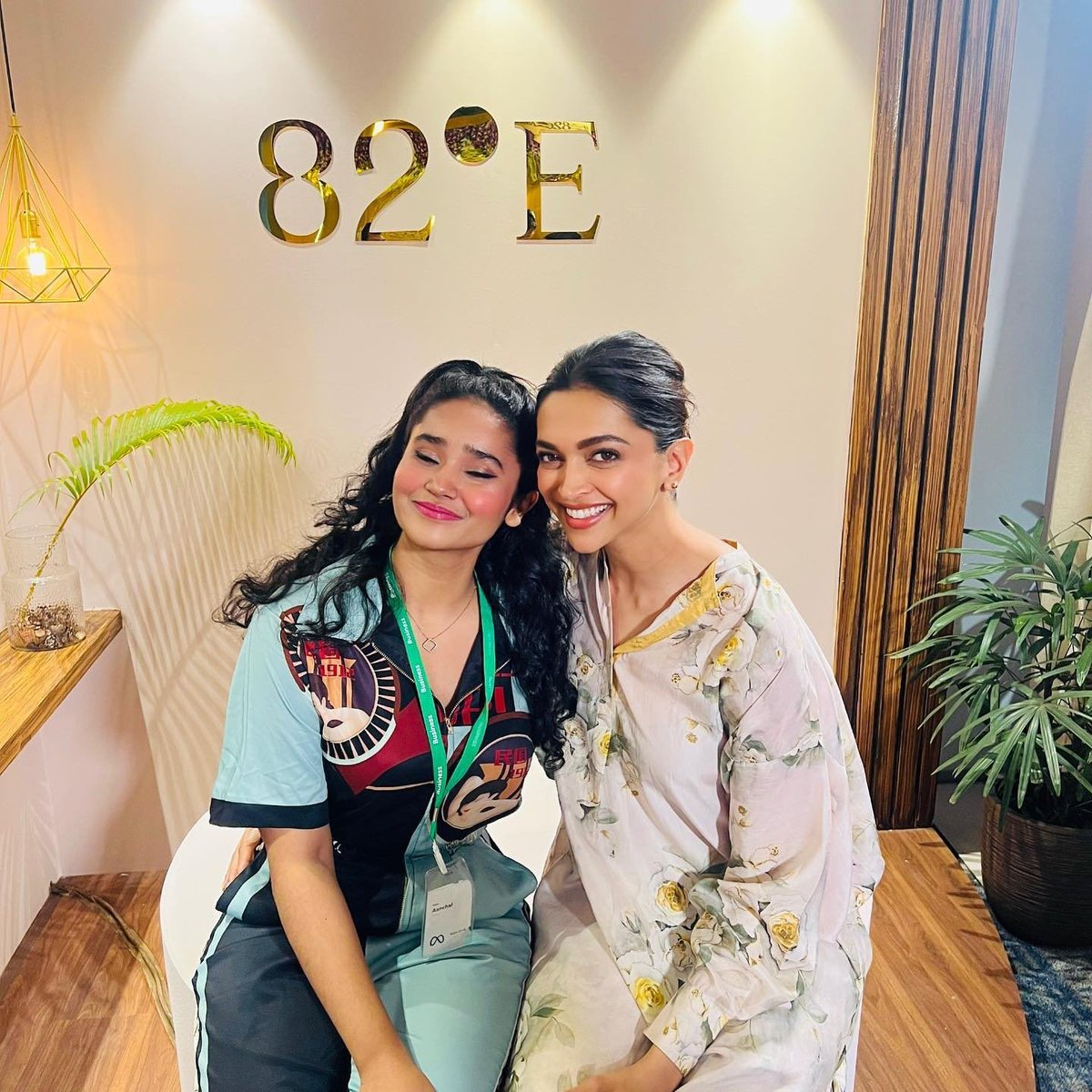 Deepika Padukone FC on Twitter: "[PICS-4] Deepika Padukone with influencers at the #82E product ...