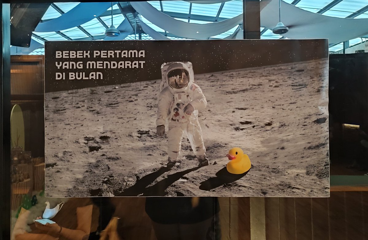 WatchmenID 🎬 on Twitter: "Hari ini kami menghadiri press con Bebek Pertama Yang Mendarat di Bulan!!"