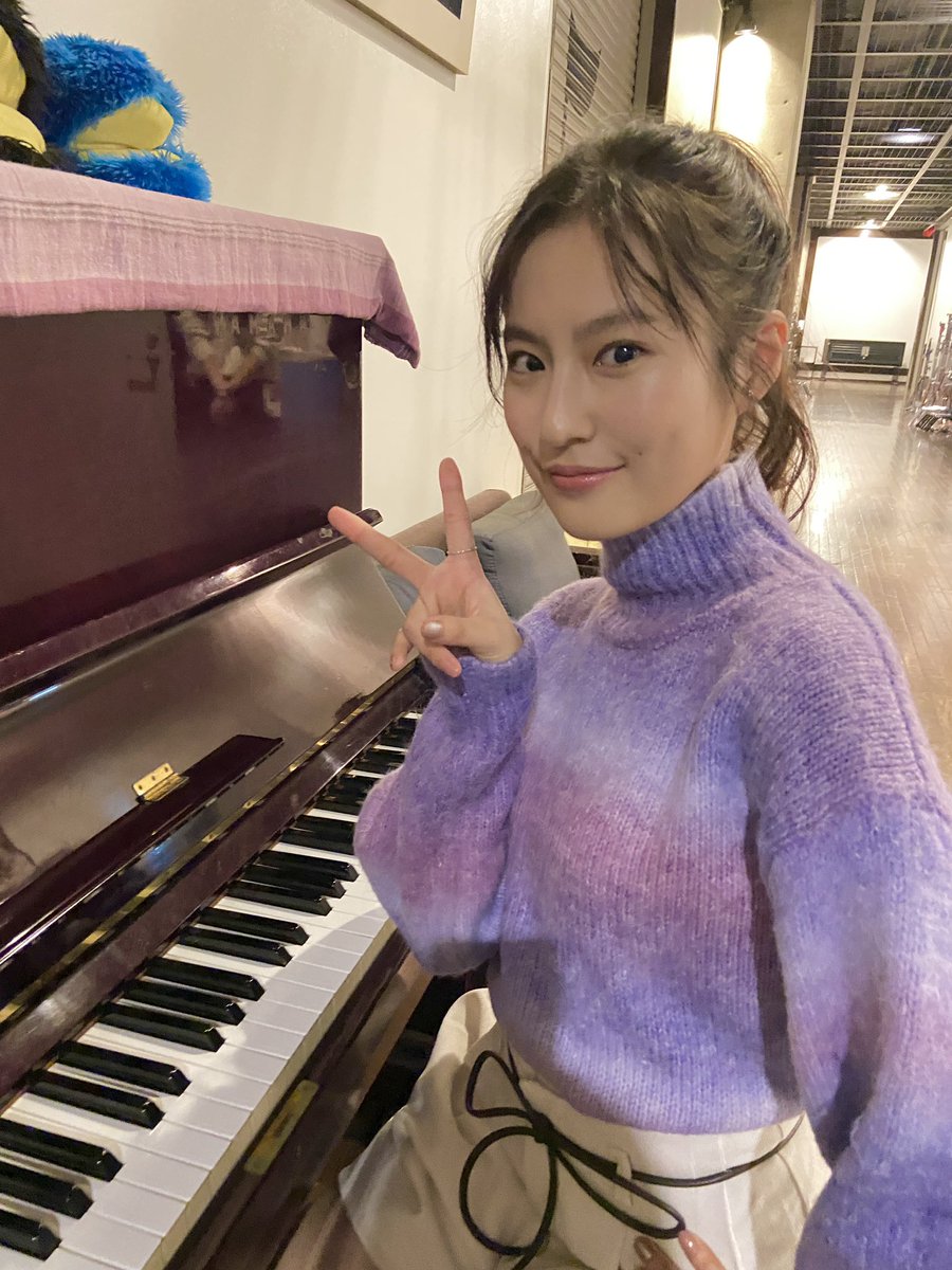 リバーサルオーケストラ【公式】1月11日スタート新水曜ドラマ On Twitter 本日は 恒松祐里 さんのポスターオフショットをお届け🥰 初音の妹・奏奈(かんな)役 社交的で明るく